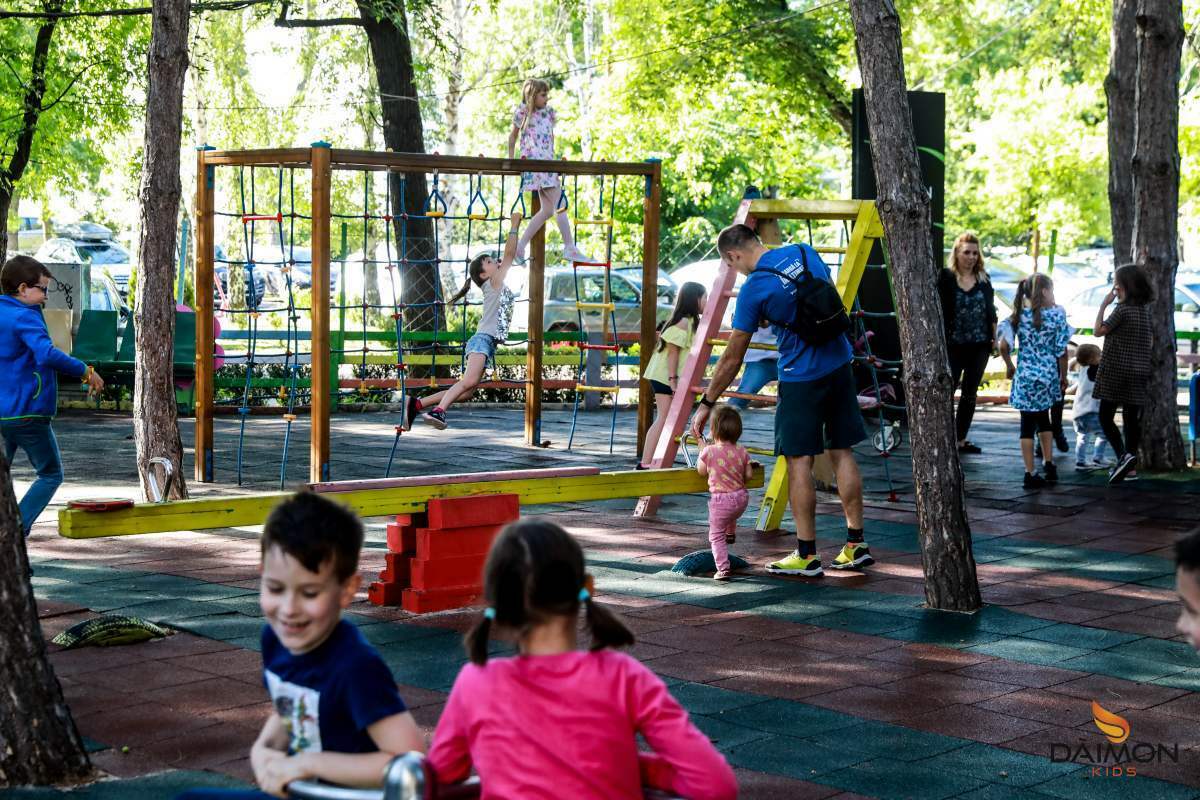 Copii - Daimon Social Club – Insula verde din Bucuresti