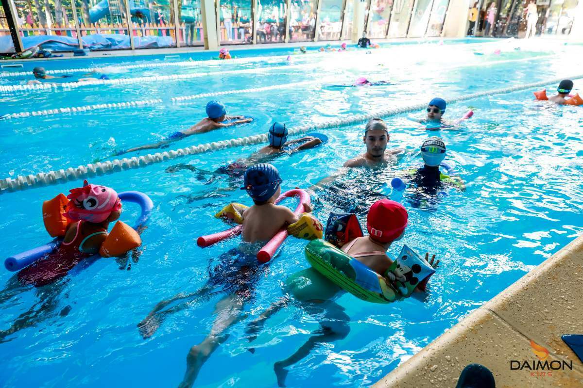 Copii - Daimon Social Club – Insula verde din Bucuresti